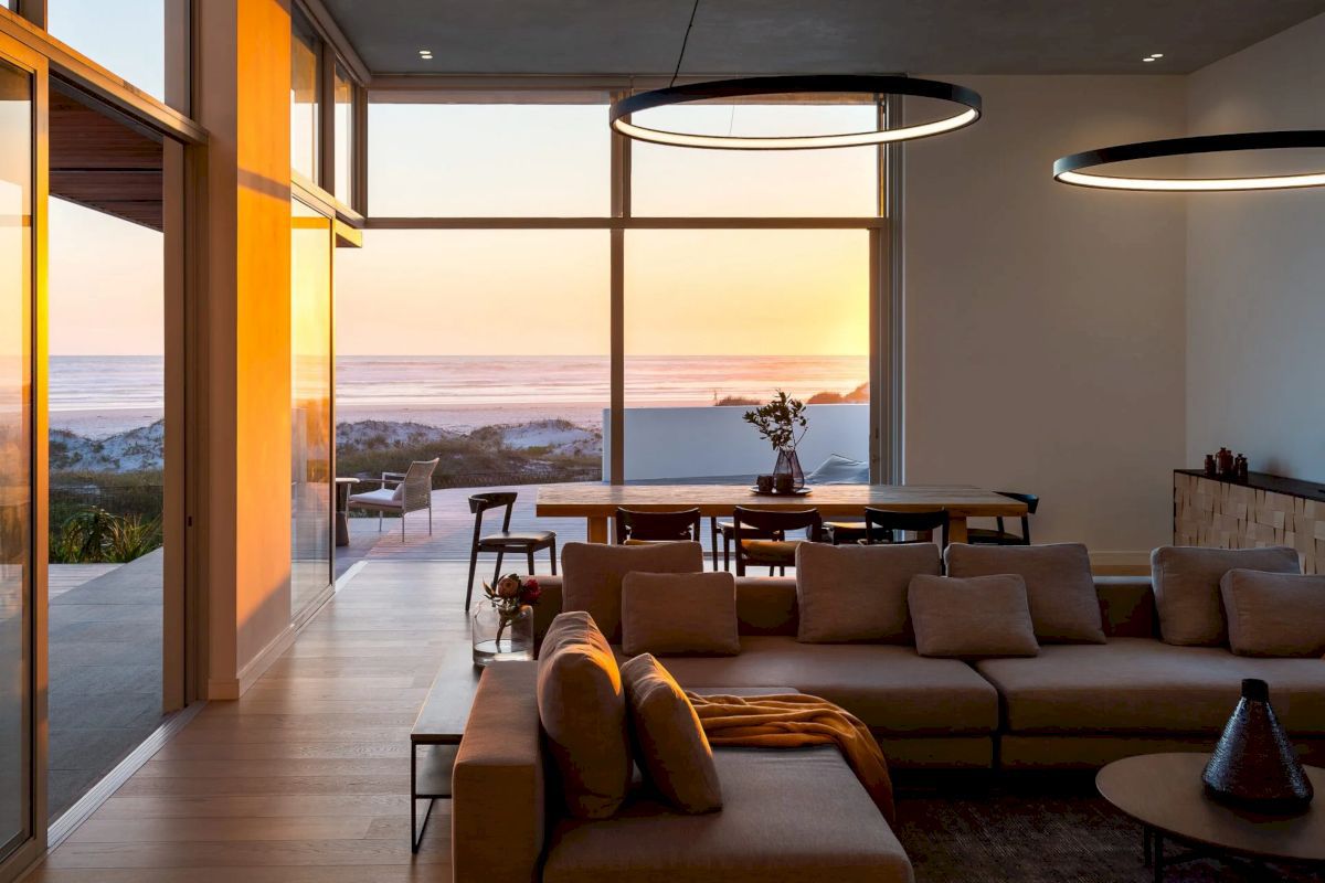 D13 House Offers Seaside Splendor by GSQUARED Architect