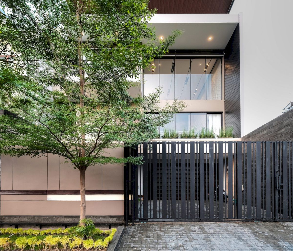 R+E House, a Contemporary Family Home DP+HS Architects