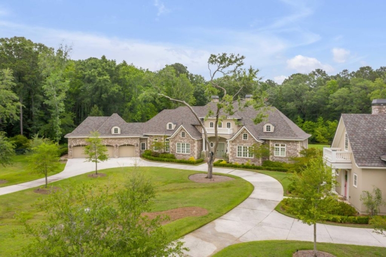 Southern Charm: Luxurious Estate with Main House, Guest House, and ...