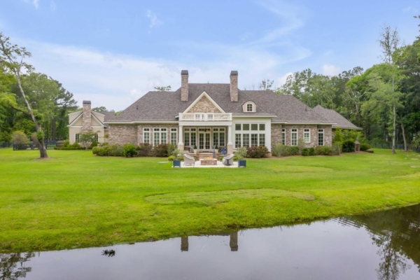Southern Charm: Luxurious Estate with Main House, Guest House, and ...