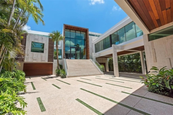Unrivaled Luxury Living: Magnificent $23.9 Million Bayfront Haven on ...