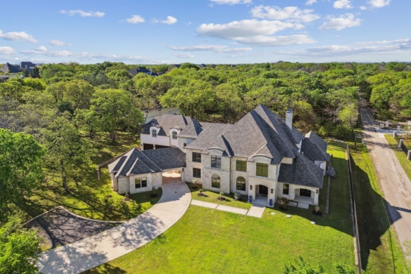 A Stunning Southlake Estate on A Privately Gated 1.9-acre Lot on The Market for $4,200,000