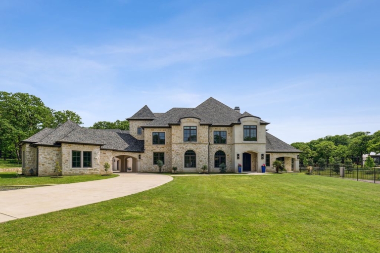 A Stunning Southlake Estate on A Privately Gated 1.9-acre Lot on The Market for $4,200,000