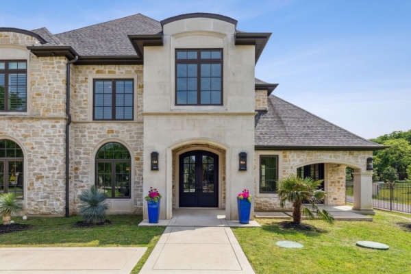 A Stunning Southlake Estate on A Privately Gated 1.9-acre Lot on The Market for $4,200,000