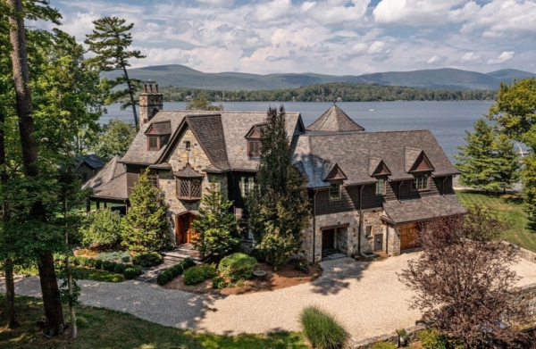 Lakeside Oasis: A Masterpiece of Design, Craftsmanship, and Vision in ...