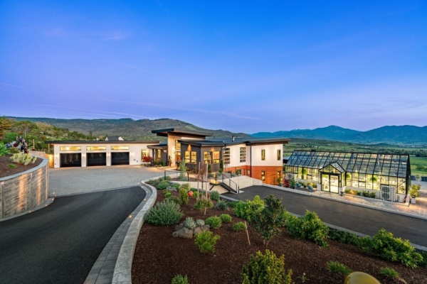 Luxury Living: Casa de la Nueva Vida, a California-style Modern Gem in ...