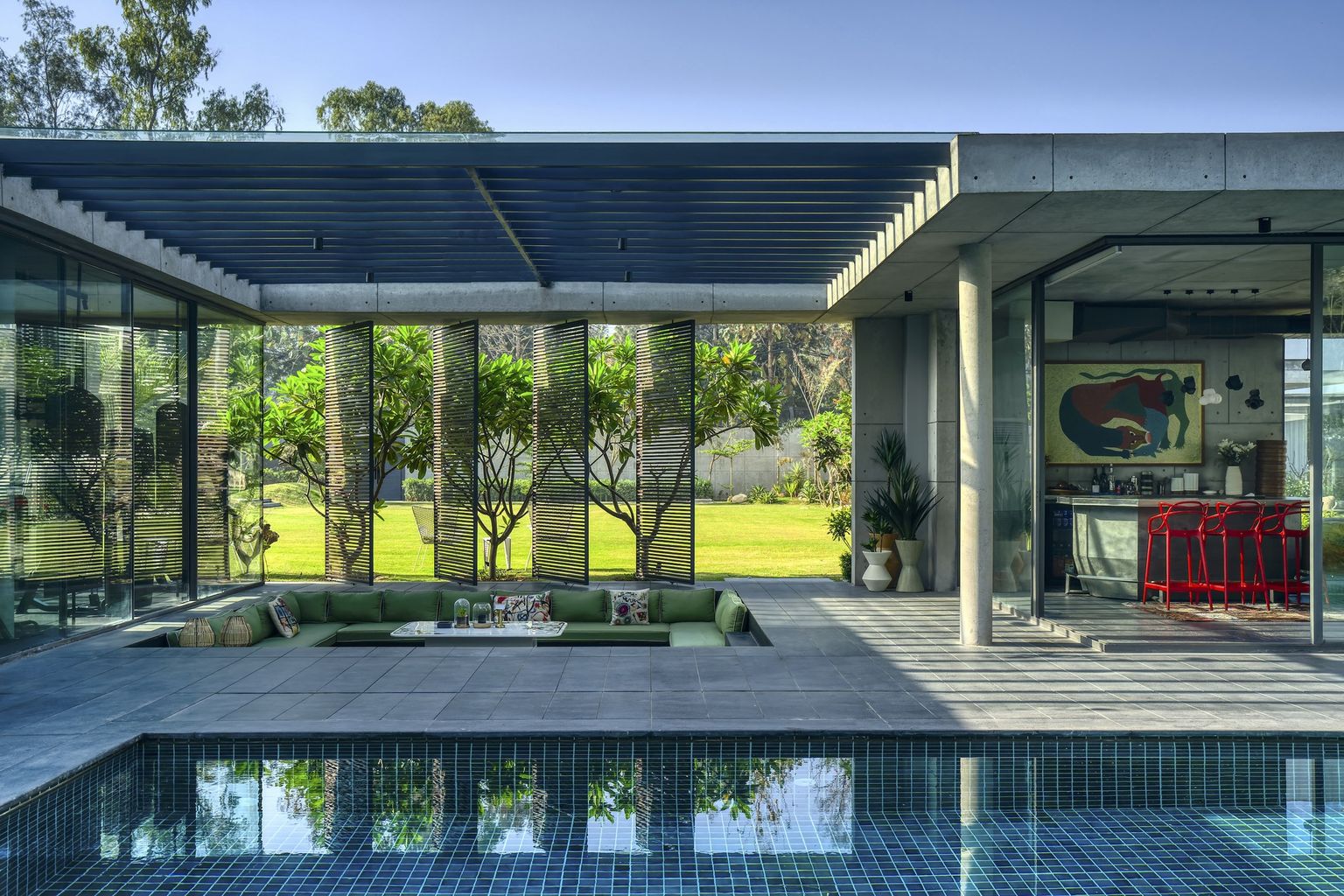 Planar House, Layered Monolithic Volumes by DADA Partners