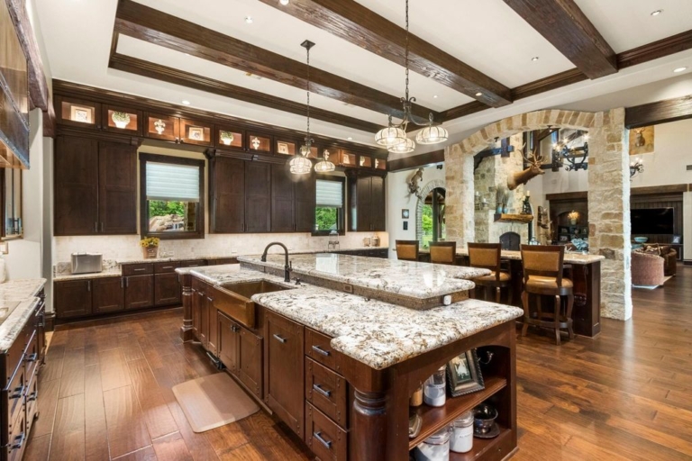 Circle O Farm: 42+ Acres with Modern Luxury Ranch in Texas Listed at ...