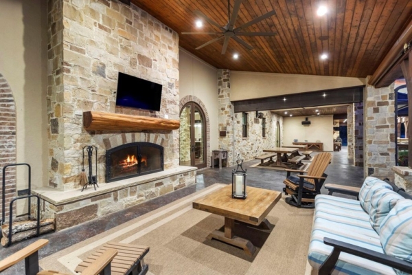 Circle O Farm: 42+ Acres with Modern Luxury Ranch in Texas Listed at ...