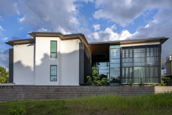 House No. 47, A Modern Tropical Haven by DRTAN LM Architect