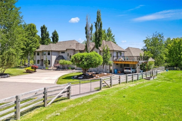 Stunning Missoula Bitterroot River Estate: Luxurious Montana Dream Home ...