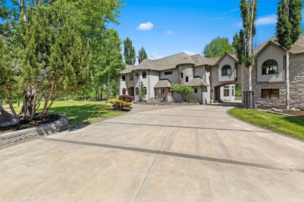 Stunning Missoula Bitterroot River Estate: Luxurious Montana Dream Home ...