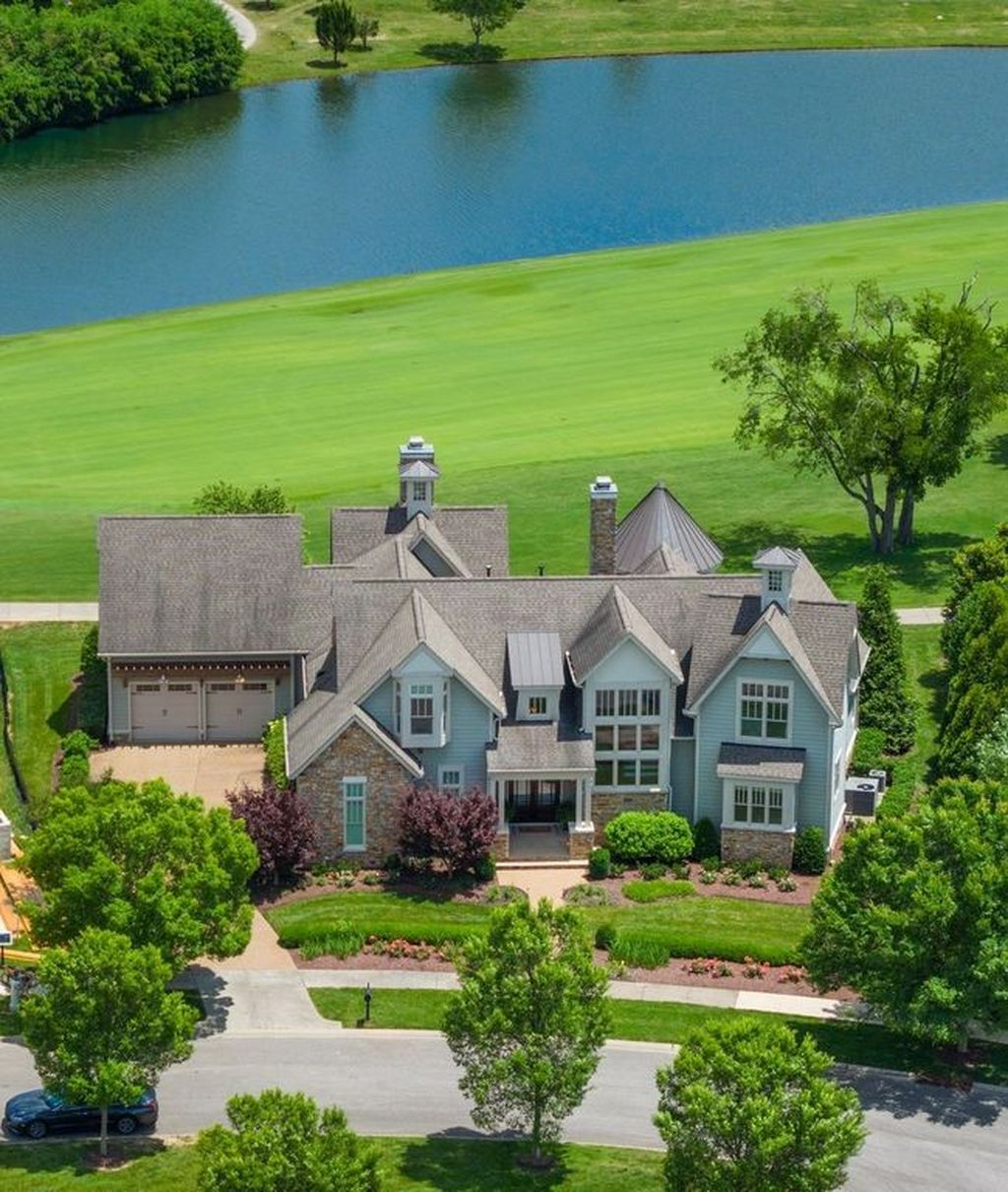 Tranquil Tennessee Treasure: A $3 Million Retreat with Breathtaking Views