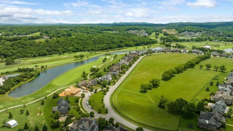 Tranquil Tennessee Treasure: A $3 Million Retreat with Breathtaking Views