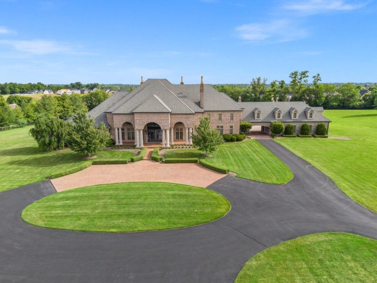 A Luxurious 10-Acre Estate in Lexington, Kentucky: A True Masterpiece ...