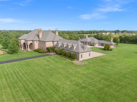 A Luxurious 10-Acre Estate in Lexington, Kentucky: A True Masterpiece ...