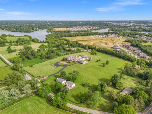 A Luxurious 10-Acre Estate in Lexington, Kentucky: A True Masterpiece Asking for $6 Million
