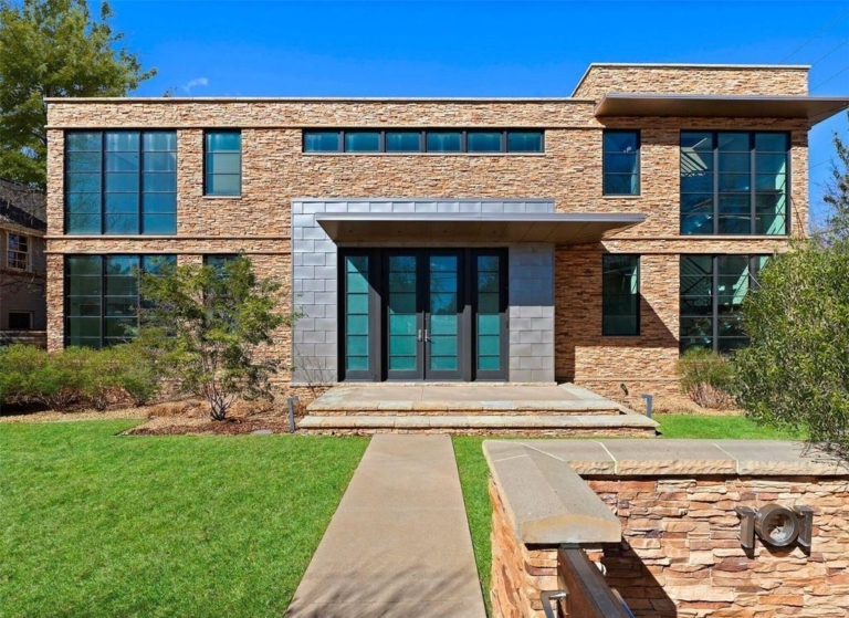 Timeless Architecture Defines This Extraordinary Contemporary Home in ...