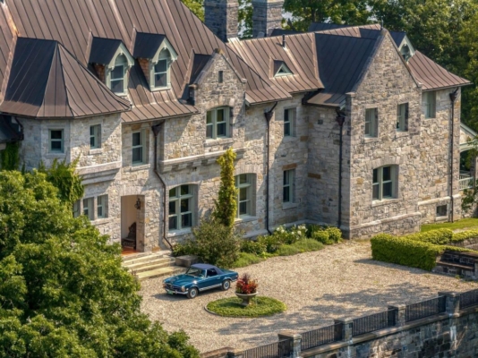 Grosse Pointe: A Spectacular Lake Champlain Estate Offering Unmatched ...