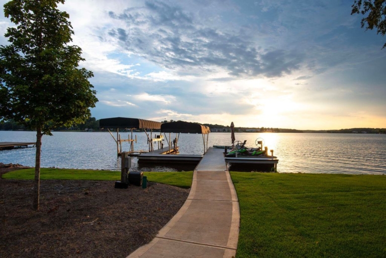 Luxurious Estate in Reynolds Lake Oconee Offering Panoramic Lake Views ...