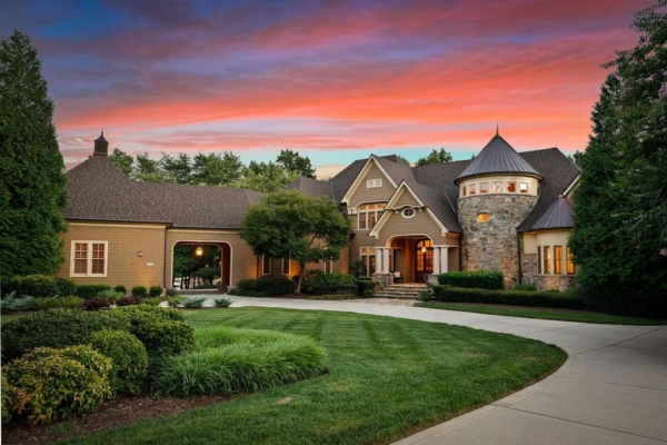Luxury & Elegance in North Carolina: Custom Home by Christopher Phelps ...