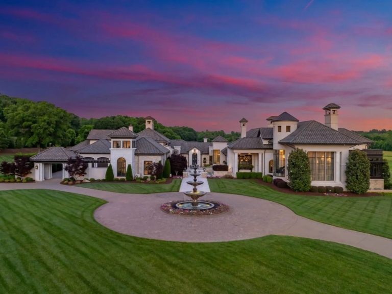 Stunning Kingswood Estate with Vineyard and Over 13 Acres, Priced at $14 Million in North Carolina