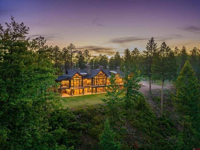 Timber-Frame Masterpiece in Colorado: A Symbol of Elevated Taste and ...