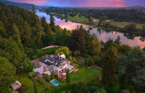 Charming English Countryside Estate with Modern High Style in Dunthorpe ...