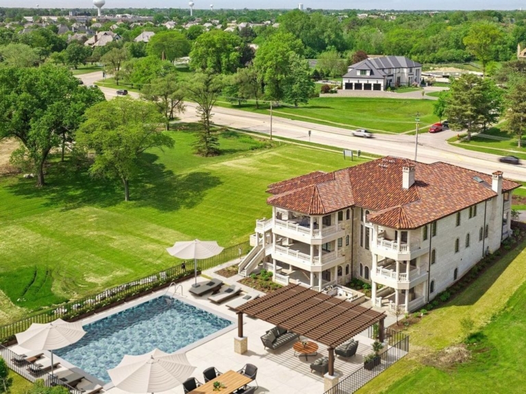 Inviting and Luxurious: Custom-Built Estate in Illinois with Timeless ...