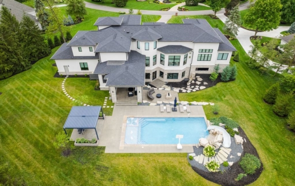 Stunning Off-Water Property Designed by Award-Winning Steve Goldberg ...