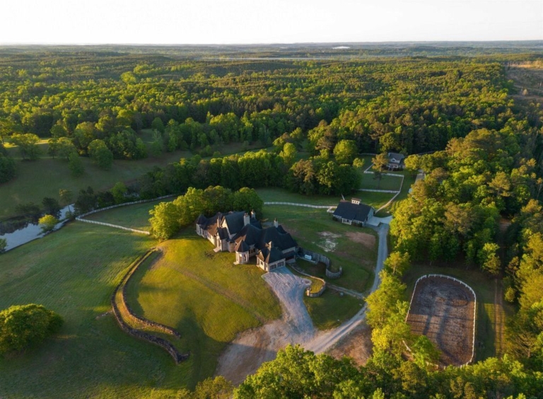 A Dream for Equestrian Enthusiasts: Alabama’s Country Castle with Stone ...