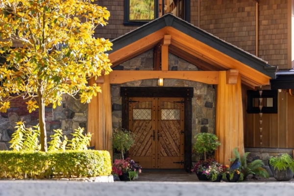 Gated Grandeur: Luxurious Waterfront Estate on Beautiful Trail Bay ...