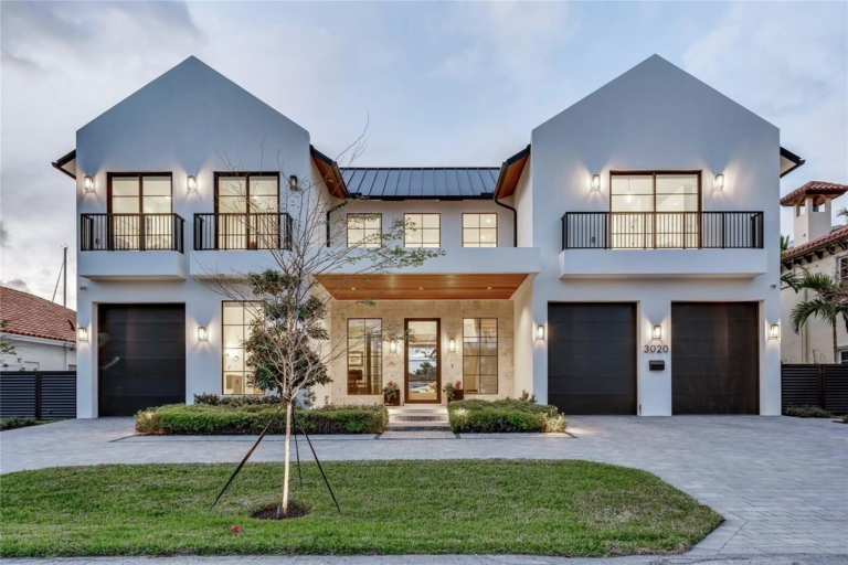 $7.5 Million Luxury Coastal-Farmhouse Estate with 90' Yacht Dock and ...