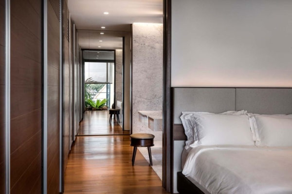 Courtyard House, Linear Masterpiece by Ming Architects