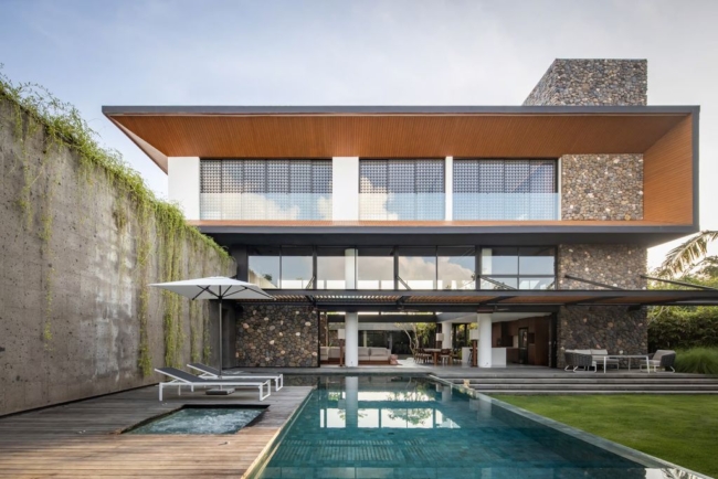 Cumulus Villa, a Tropical Retreat by Arkana Architects