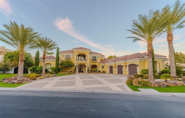 Nevada Luxury at Its Finest: Stunning Custom Estate with Double Fairway ...