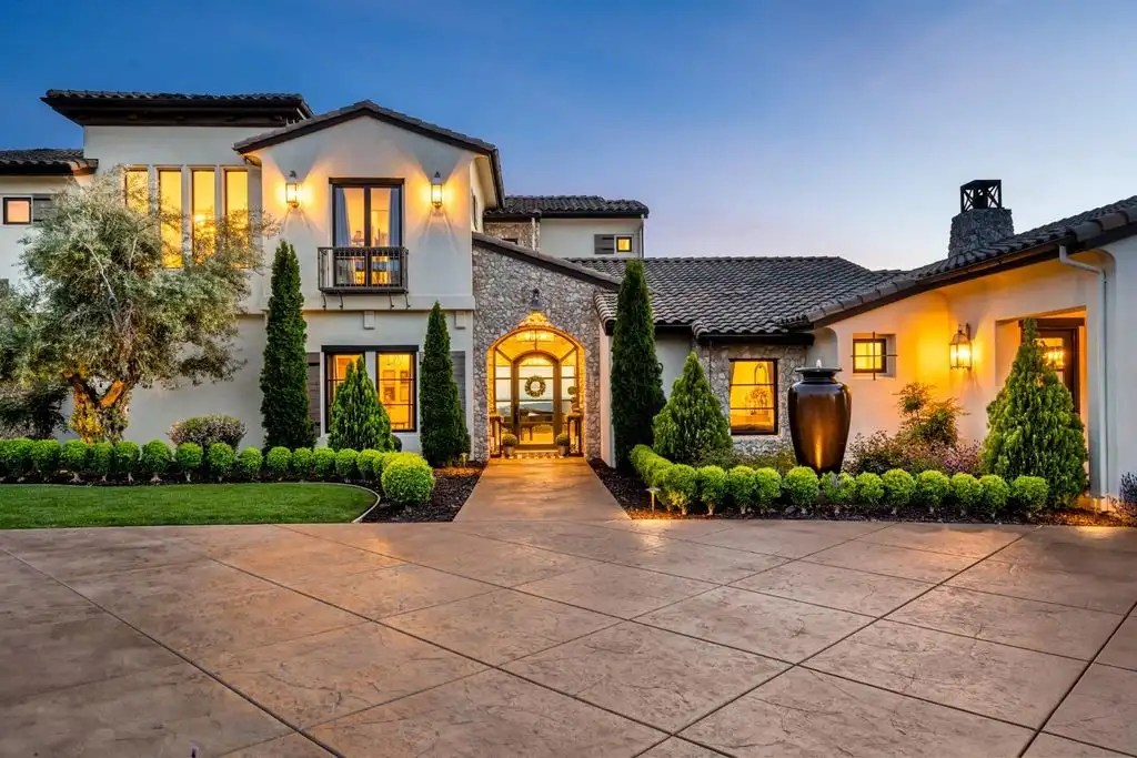 410 Jordan Ct: Stunning Estate by Lee Construction with Panoramic Views ...