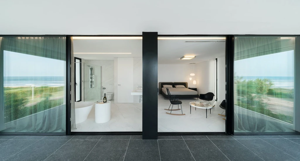 Mirma House by Carles Faus Arquitectura, A Harmonious Dialogue Between ...