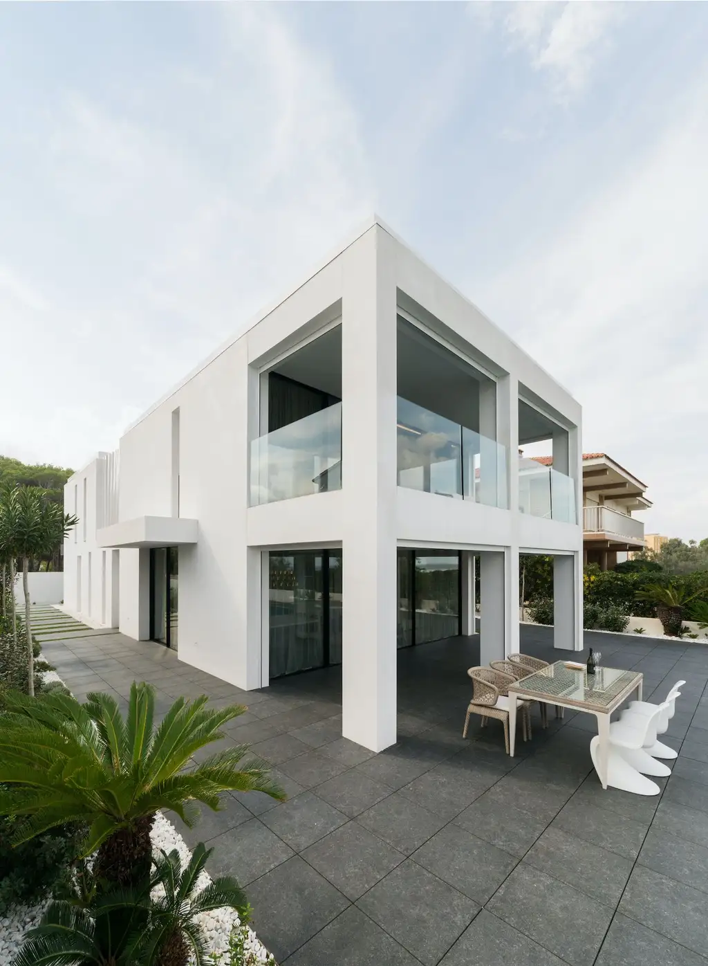 Mirma House by Carles Faus Arquitectura, A Harmonious Dialogue Between ...