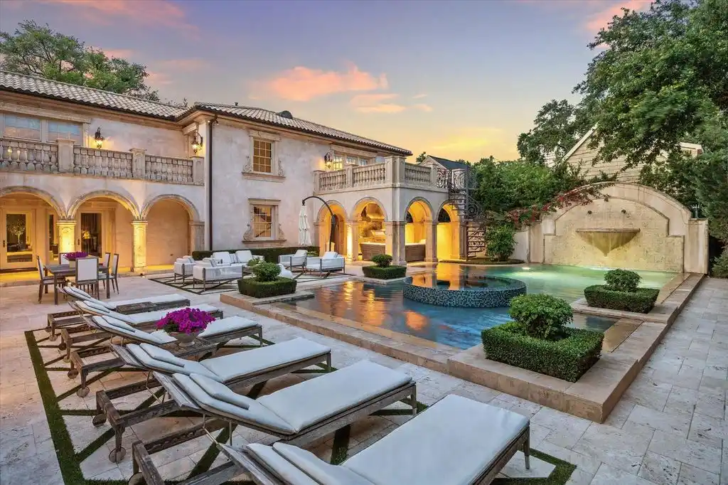 Exquisite Fully-Gated Estate at 2307 River Oaks Blvd Embodies the ...