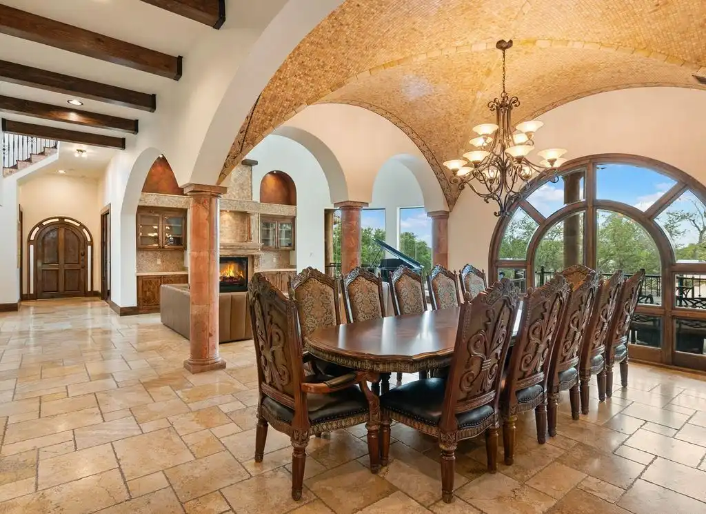 Extraordinary Tuscan Villa at 45 Champions in San Antonio Lists for ...