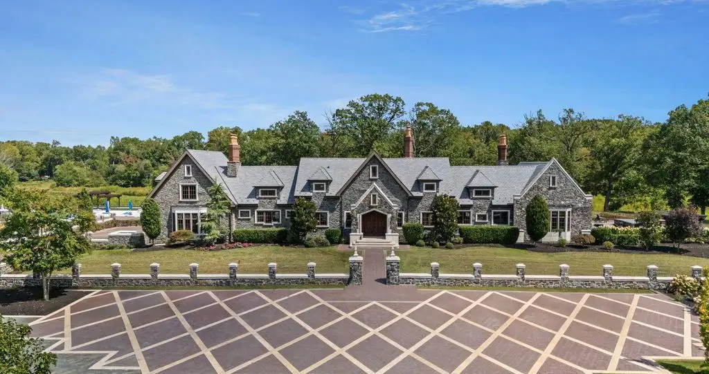 Stunning 50 Mill Rd Estate in New Jersey Offers Privacy, Beauty, and ...