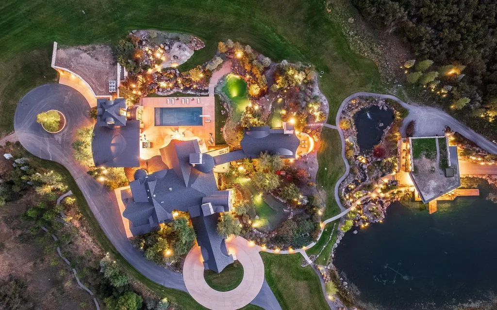 Breathtaking Fantasy Estate at 5618 E South Fork Rd Captures ‘Lord of ...
