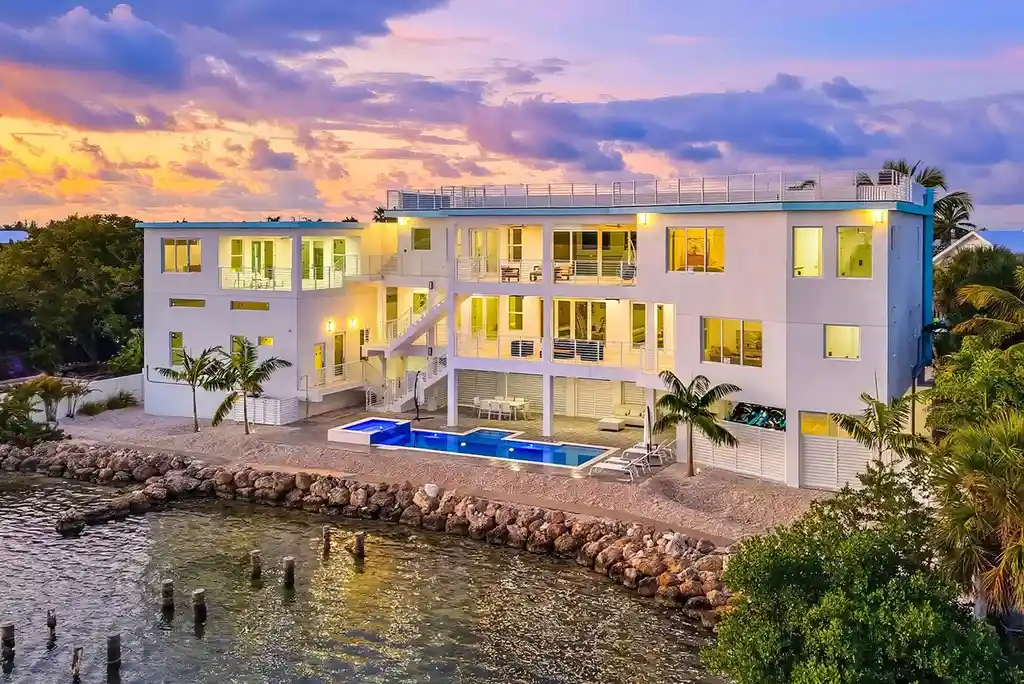 1041 Buttonwood Dr: A Monument of Modern Waterfront Luxury in ...