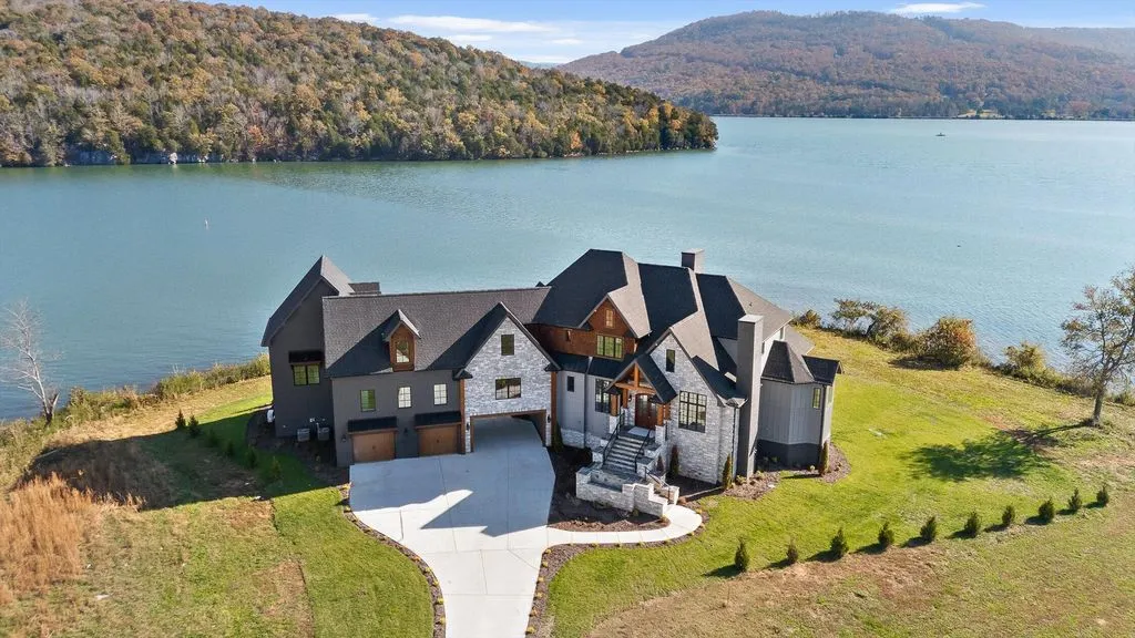340 Edgewater Way Reveals an Extraordinary Lakeside New Construction ...