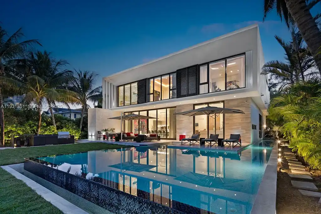 6411 Allison Rd: A $26 Million Tropical Modern Waterfront Home in Miami ...