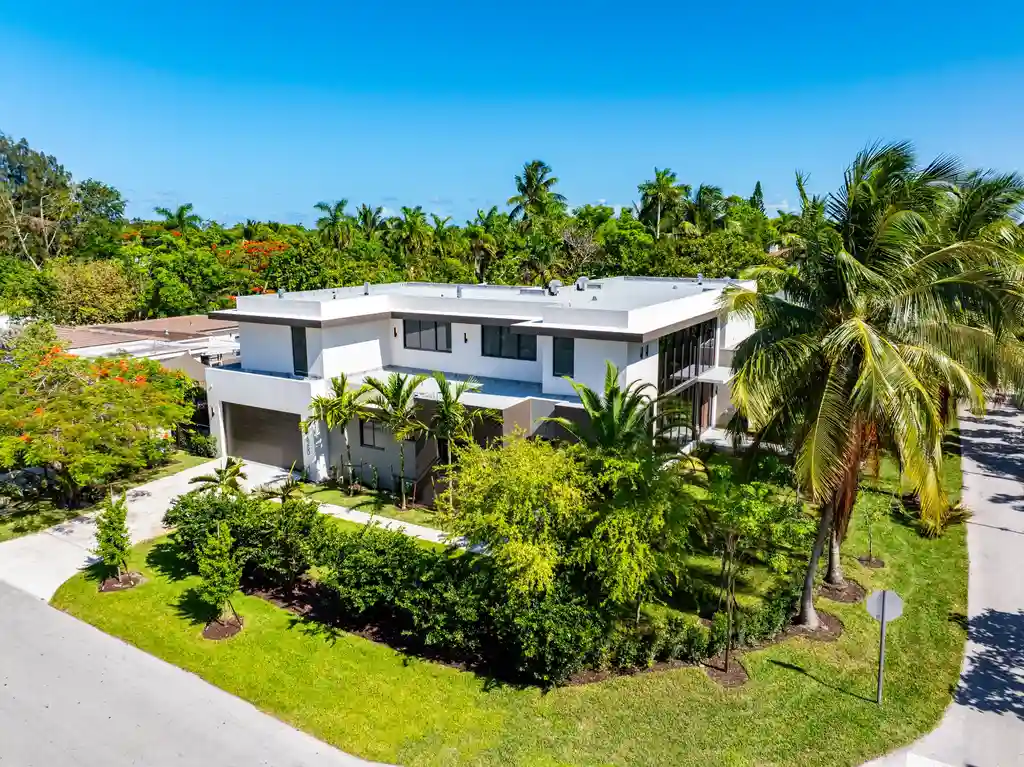 6250 at South Miami House by MIK Architecture, A Garden-Centered Family ...
