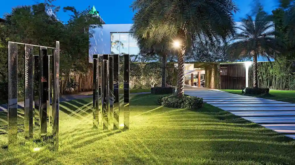 Floating Cubes House by Kobi Karp, A Sculptural Dialogue Between ...